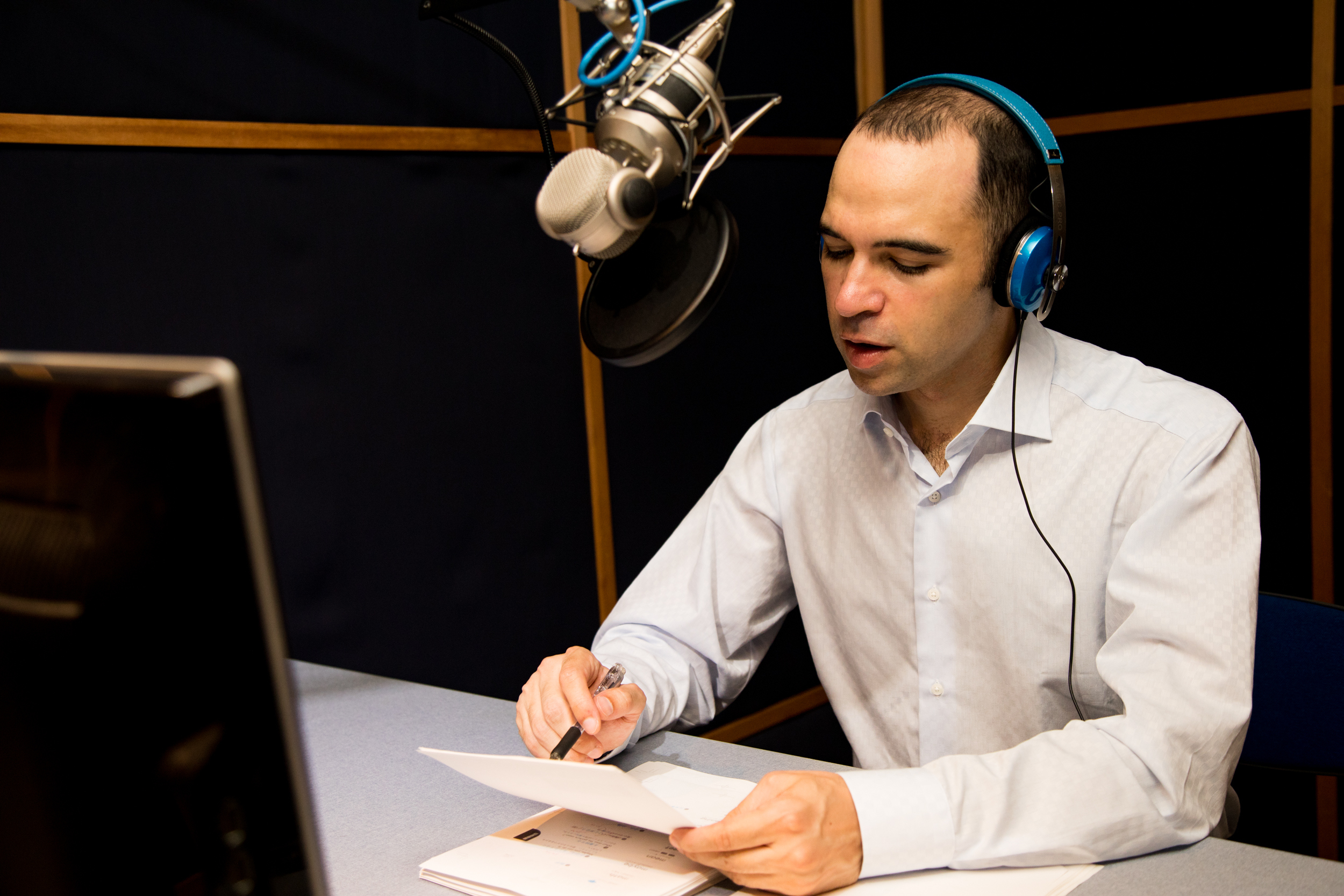 バイリンガルナレーター | サイラス・望・セスナ